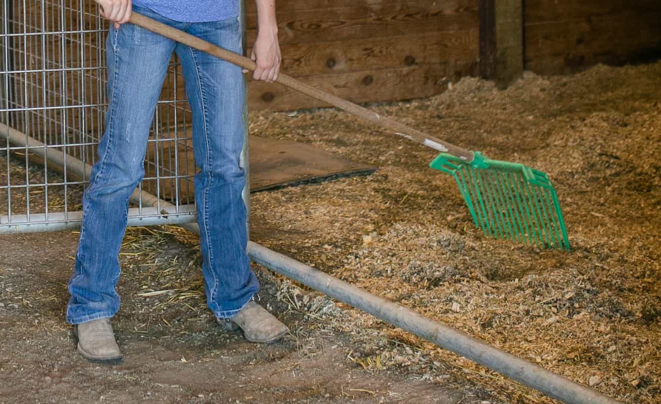 Sweet PDZ Horse Stall Refresher Powder | Odor Control for Stalls